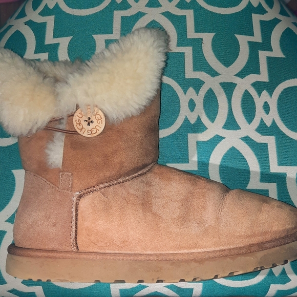 UGG | Shoes | Euc Ladies Size Uggs Bailey 1 Button In Chestnut | Poshmark